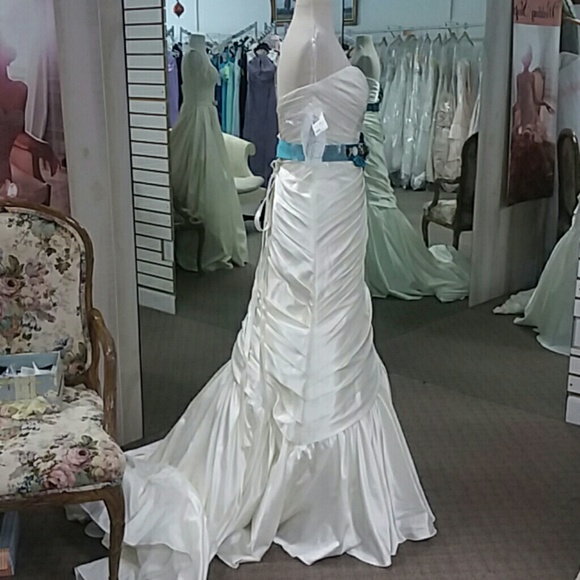 Alfred Angelo | Dresses | Ivory Alfred Angelo Wedding Gown Ariel 223 ...